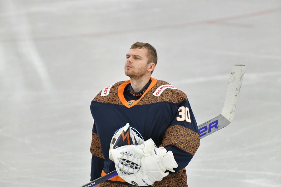 Всероссийская хоккейная лига - Илья Румянцев: если бы я остался в поле, может, и не играл бы уже ...